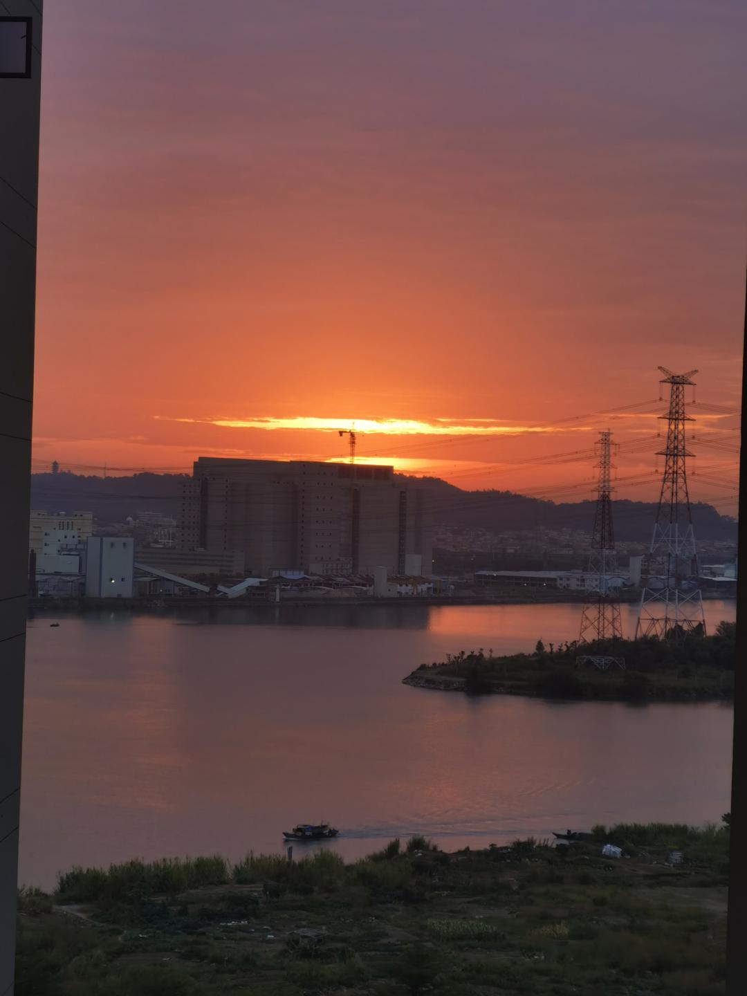 Shunde Ronggui: Fire burning clouds, sunset glow - iNEWS