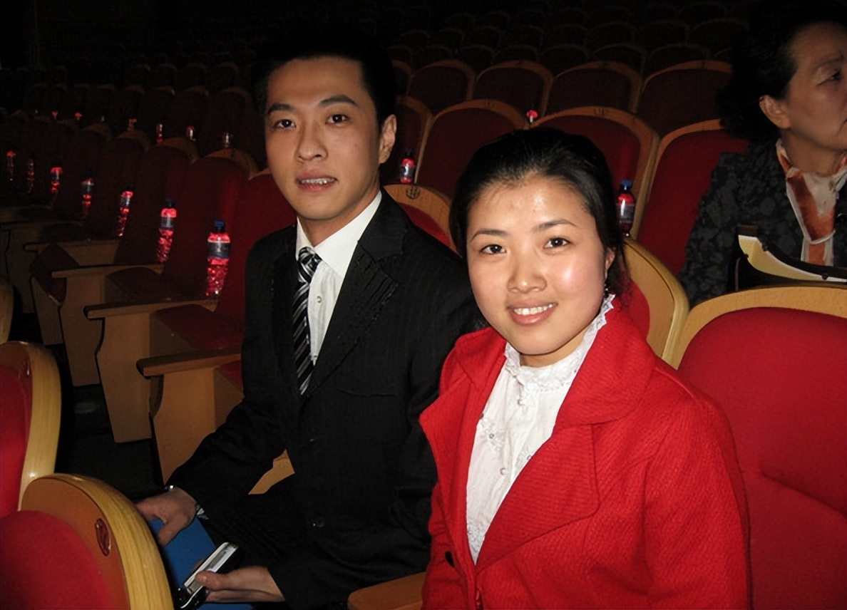 Famous CCTV anchor Gu Guoning: After his father died of illness, he divorced again, and his life ...