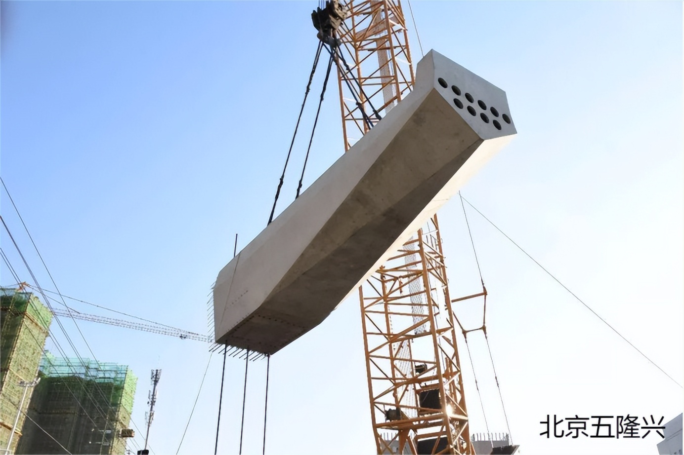 The overall connection between prefabricated cover beams is fast and ...