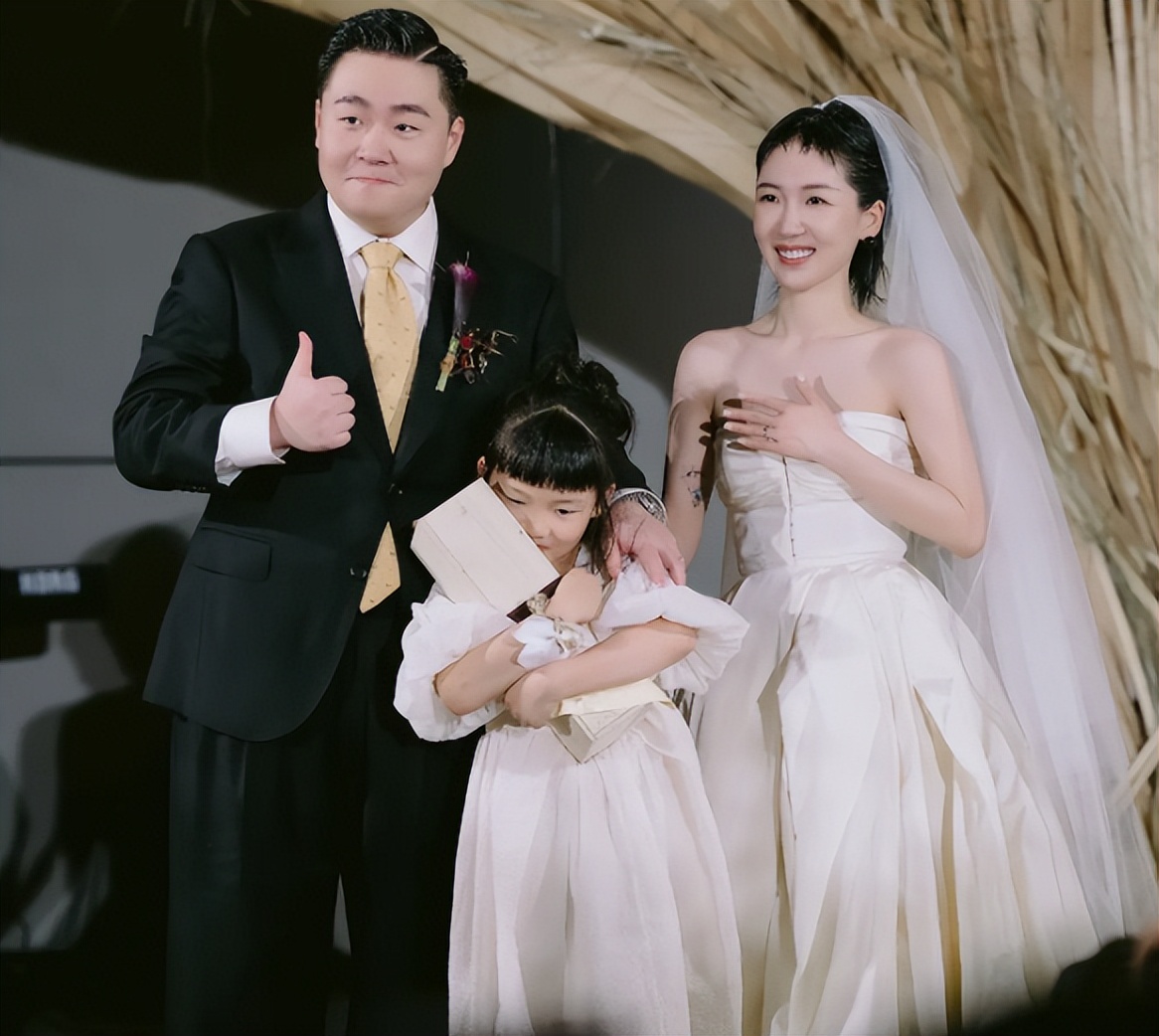 Hao Shaowen was ridiculed for "cash machine" as soon as he got married, raising a daughter for ...