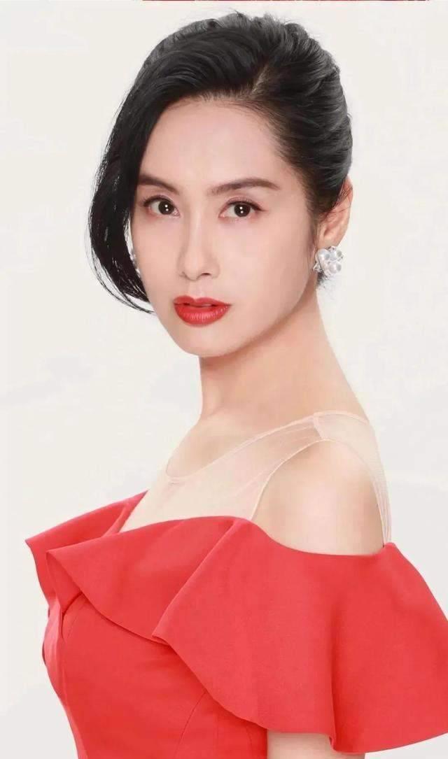 Zhu Yin is the "stunning beauty in the world"! At the age of 51, she is ...