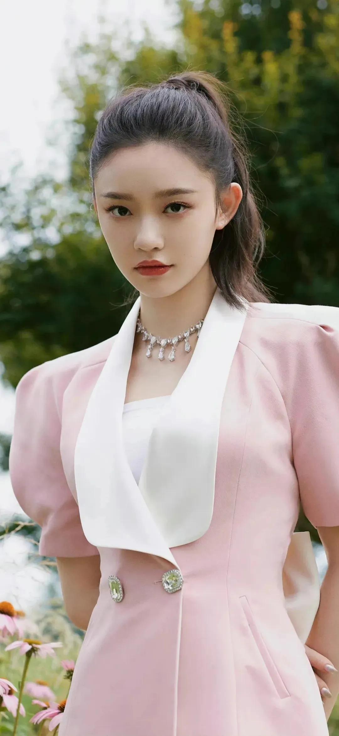 Lin Yun's photo wallpaper - iMedia