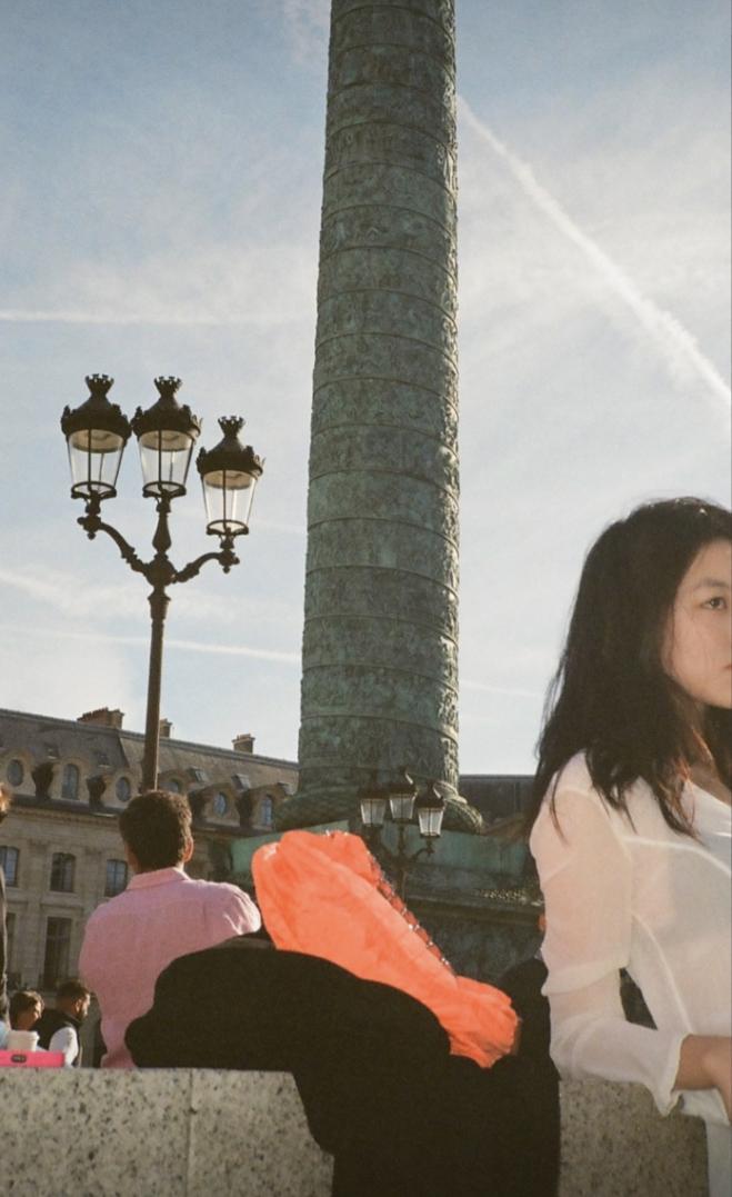 16-year-old Li Yan posted beautiful photos abroad, wearing black lace underwear in see-through ...