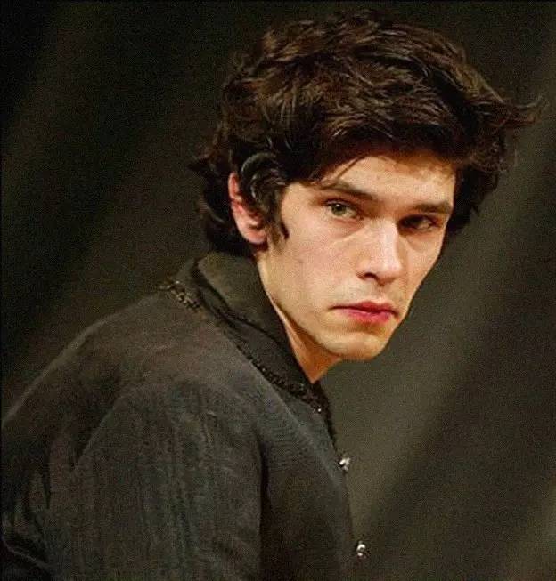 Ben Weiss: an actor who likes men and has serious social phobias - iNEWS