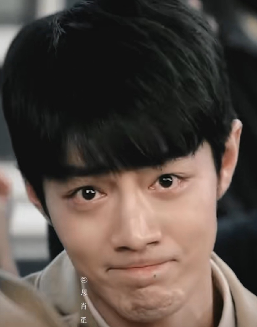 Staring, pursing lips and frowning all the way, "The Sea in Dream" Xiao ...