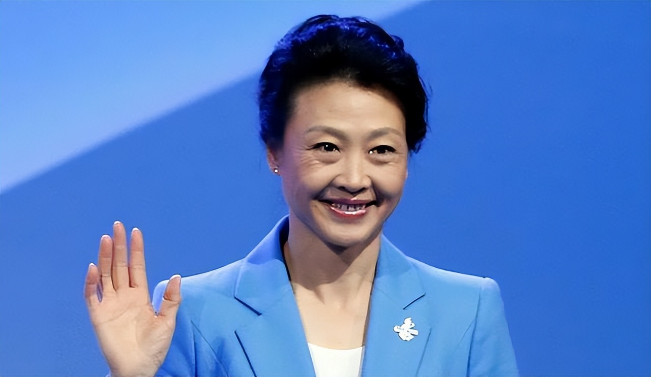 Remember the badminton queen Li Lingwei?I have been with my first love ...