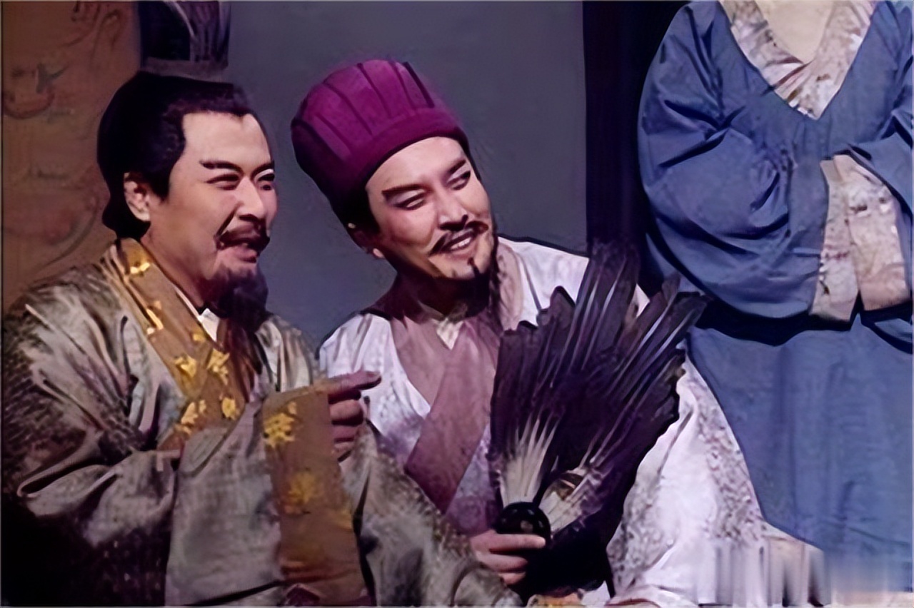 Tracing History: Time Makes Heroes, Analysis of the Historical Changes ...