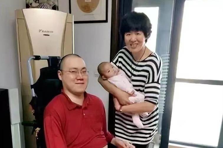 Lang Ping visits Tang Miao, who has been paralyzed for 16 years! The ...