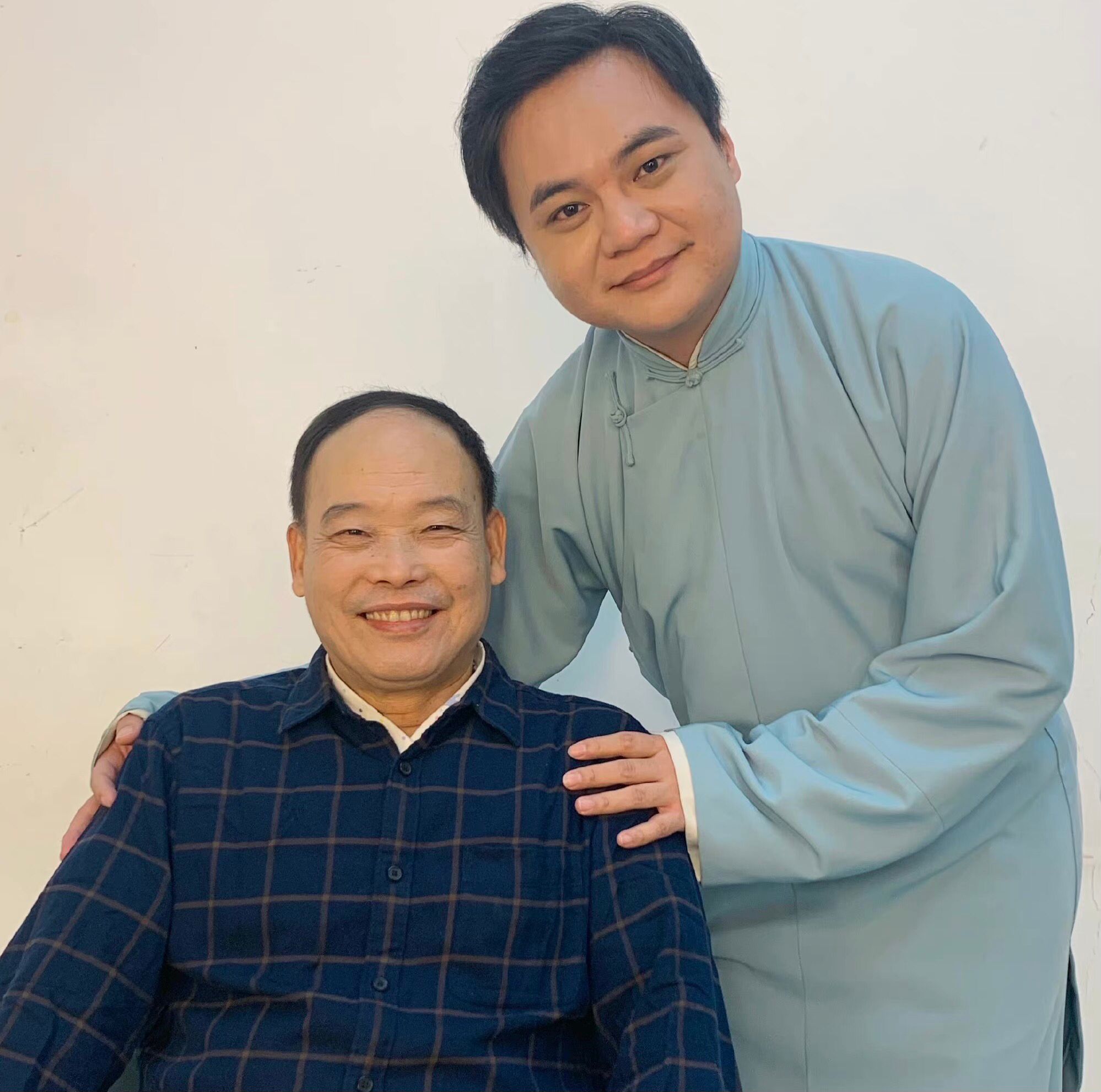 72-year-old cross talk master Zhao Weizhou rarely appeared in the cross ...