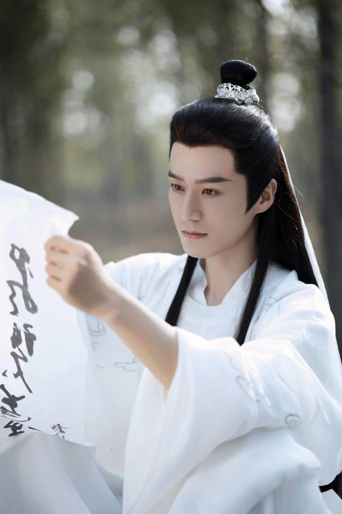 Mao Zijun's ancient costume blockbuster, the fluttering white clothes ...