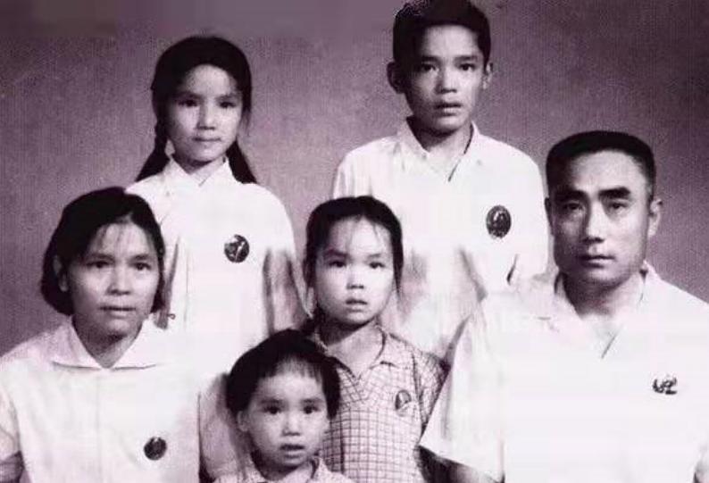 Shen Junyi: Lived with Jia Ni after divorce on New Year's Eve, hated by her daughter for 20 ...