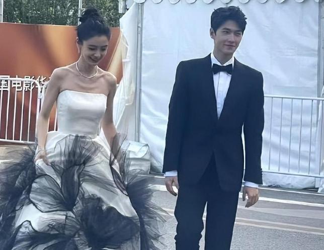 Deng Chao made a funny mistake in hosting the Huabiao Awards, and the ...