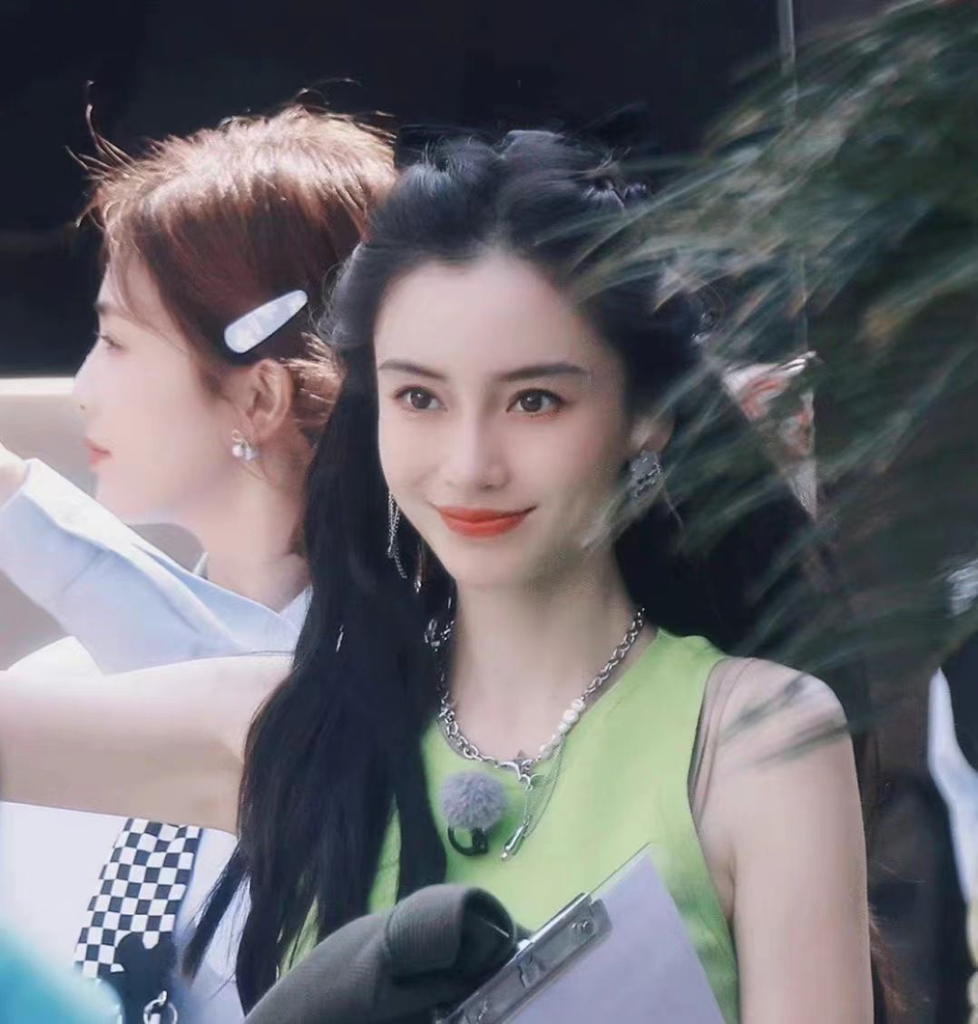 Love, love, baby wears a vest to participate in the hot search on ...