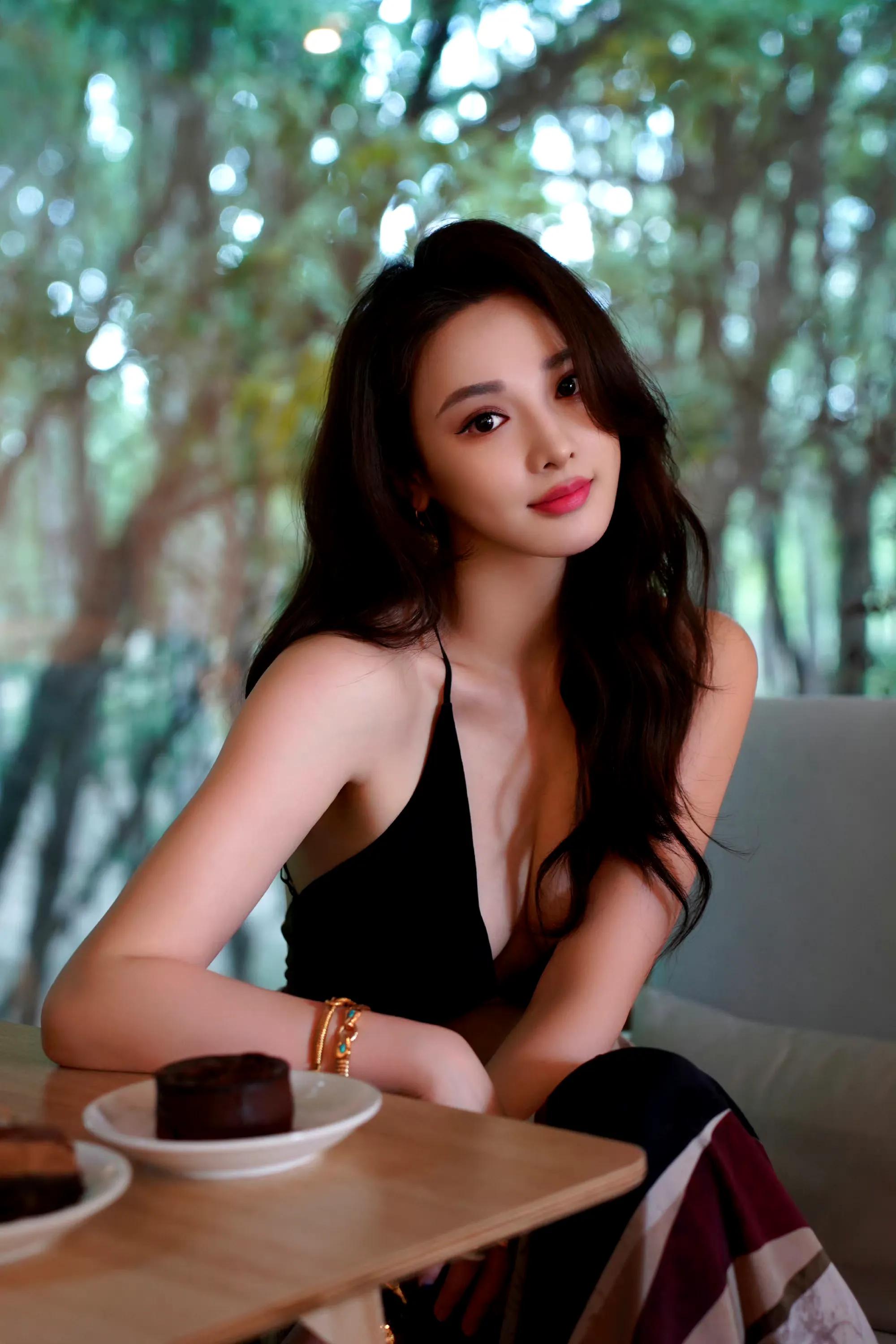 Peng Xiaoran's beautiful picture - iNEWS