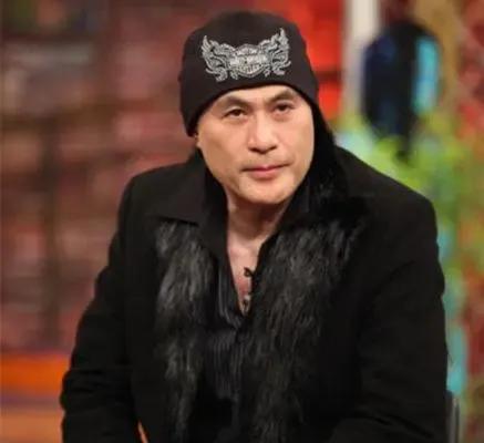 Xu Jinjiang: At the age of 30, he saved his mother by "stripping and ...