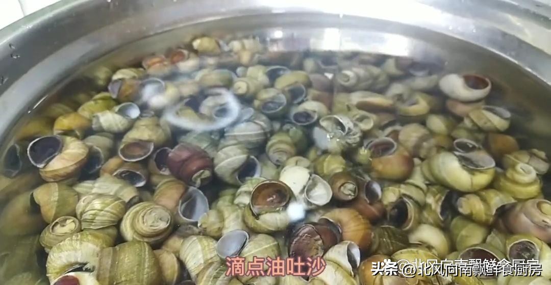 Stir-fried snails, it turns out that this step is added, it is tender ...