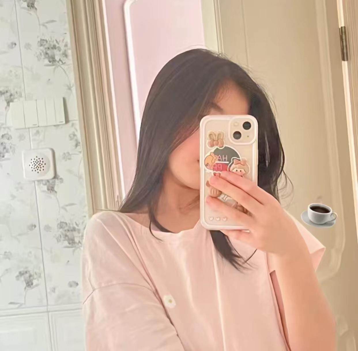 Zuo Xiaoqing's daughter takes beautiful photos!Wearing thousand yuan ...