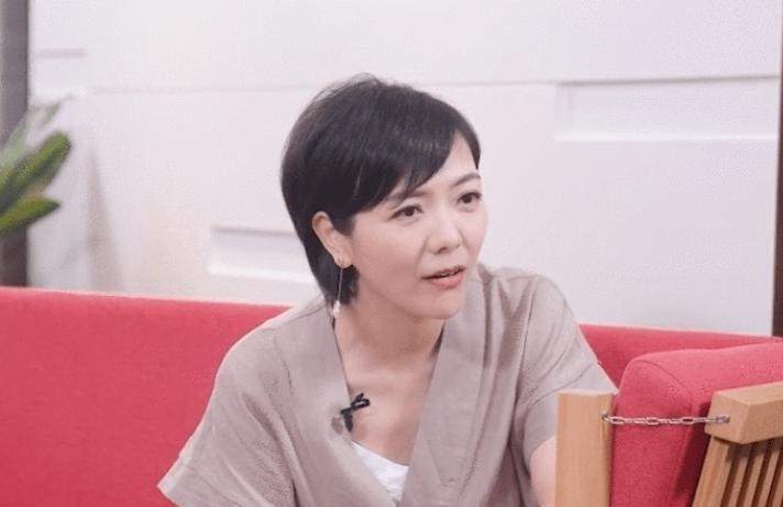 Host Yang Lele: After being abandoned by her first love, she turned ...