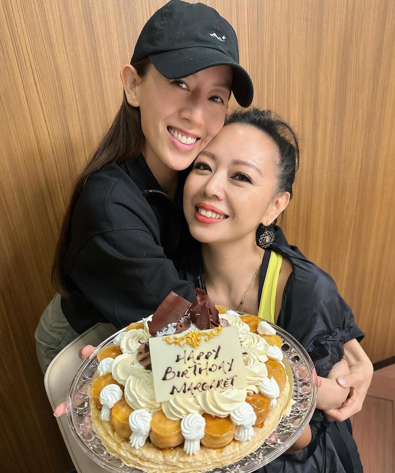 The Seven Witches gathered together to celebrate Zhong Liqi's birthday ...