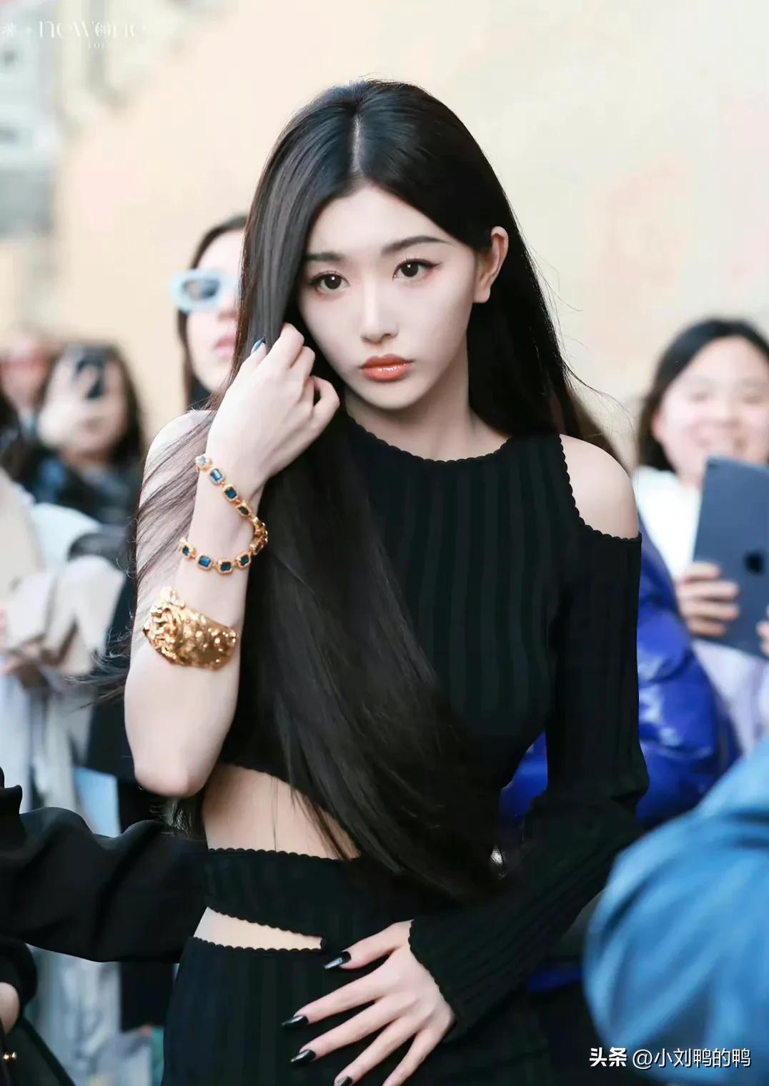 Kong Xueer looks beautiful in the show, black, long and straight - iMedia