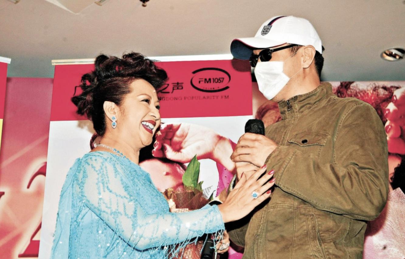 72-year-old Xue Jiayan broke up with her 17-year-old boyfriend. The ...
