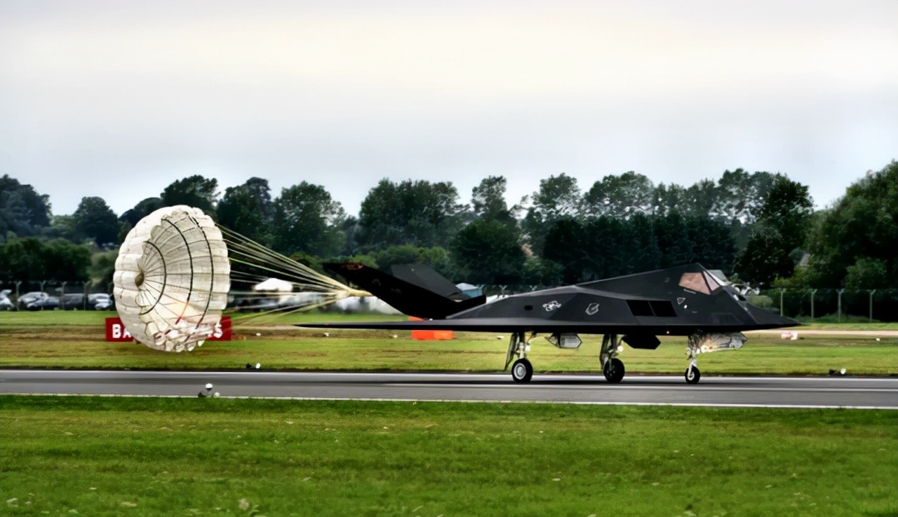 The most advanced stealth aircraft in the United States in the 1980s ...