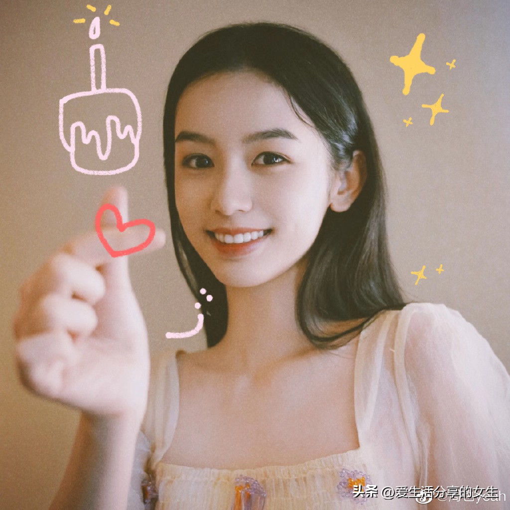 Zhou Yi dresses up like a princess, Xiaoxiu, with a slender waist ...