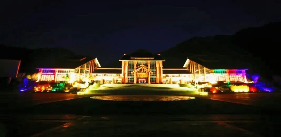 The Great Rift Valley of Wuling Mountain is decorated with lanterns and ...