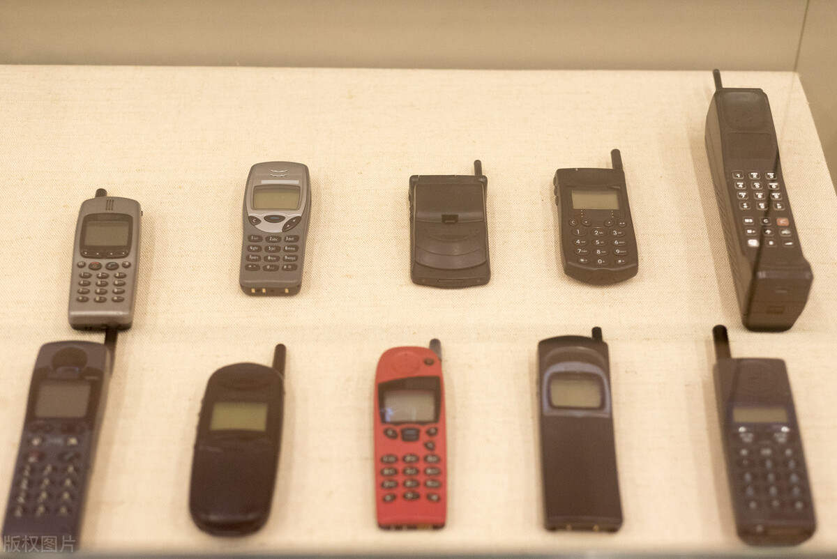 The mobile phone price war is kicking off, but the era of PHS has come ...