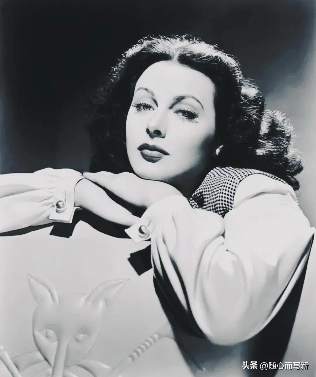 A Hollywood goddess who combines beauty, intelligence, and sexiness ...