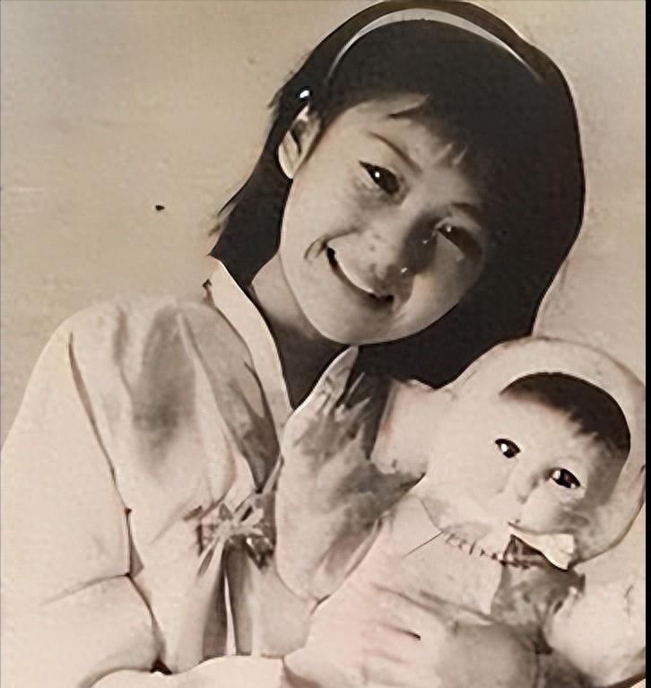 Stunning beauty, eternally single - iMedia