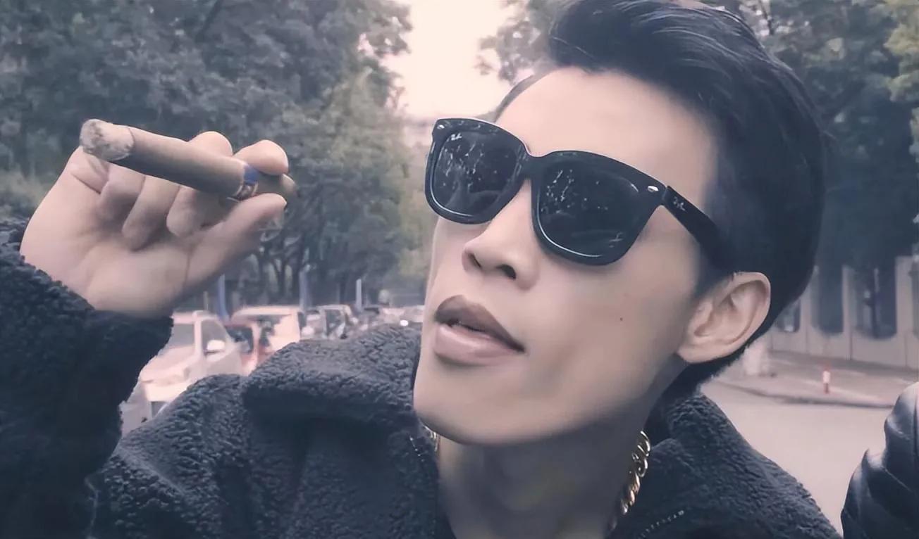 Lu Dayu once made 100 million from one song, but now he has lost his ...