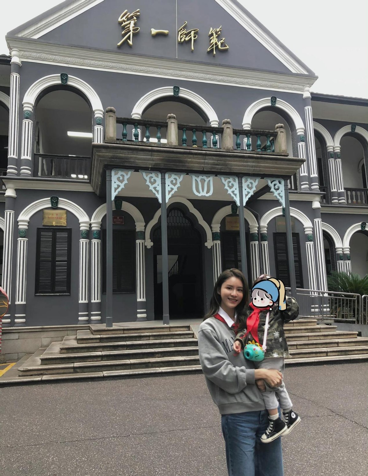 Zhang Xinyue took Lin Feng's parents on a trip on National Day. The ...