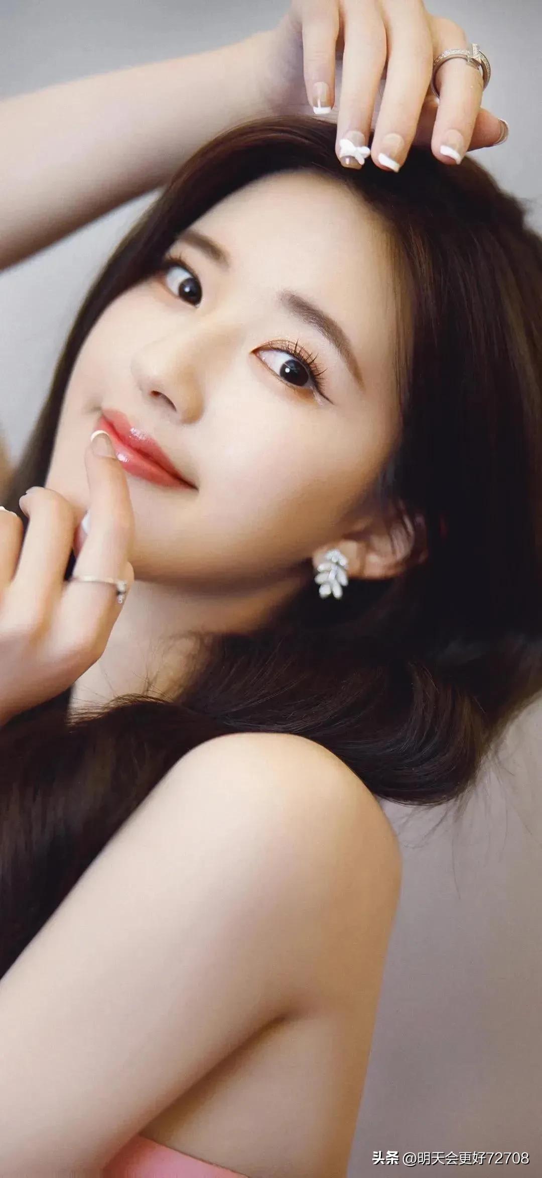 Shared pictures: Zhao Lusi's stunning photo shoot - iMedia