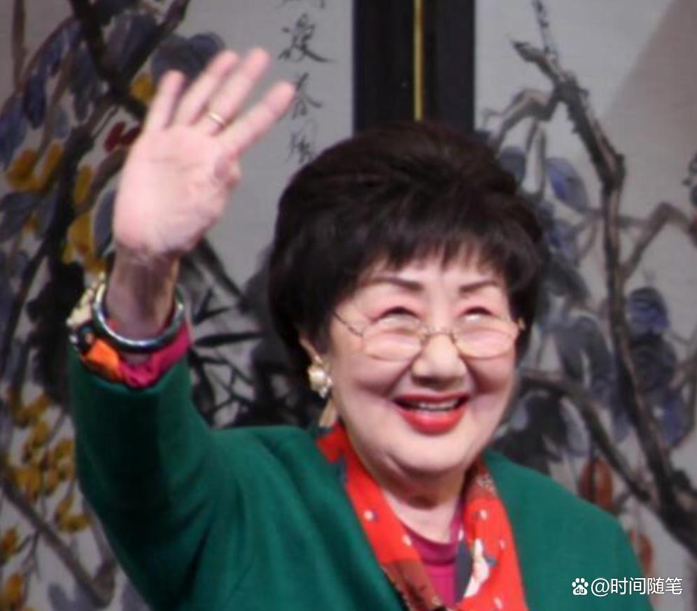 Sun Yumin, a famous performing artist in the Peking Opera circle ...