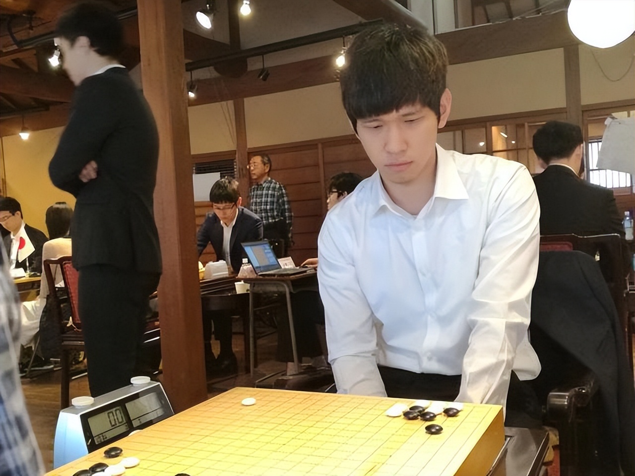 Well, feel proud, another Korean chess player is eliminated, and China ...