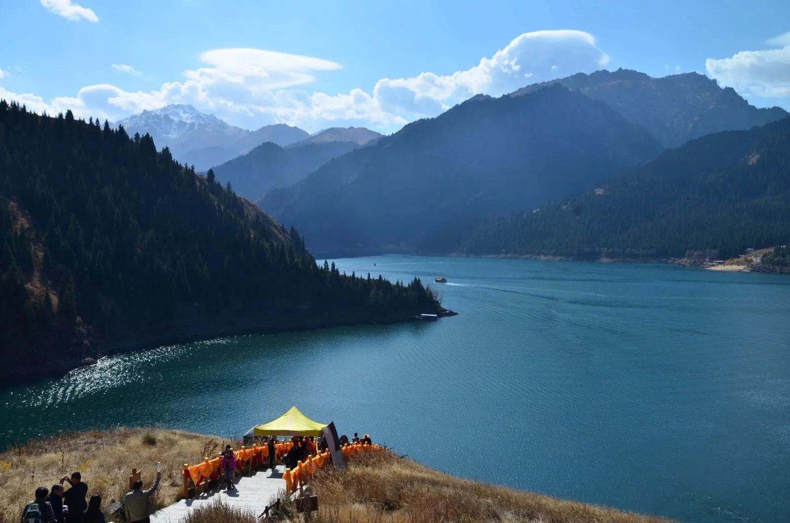 Tianchi Lake in Tianshan Mountains, Xinjiang: Beautiful as a Fantasy ...
