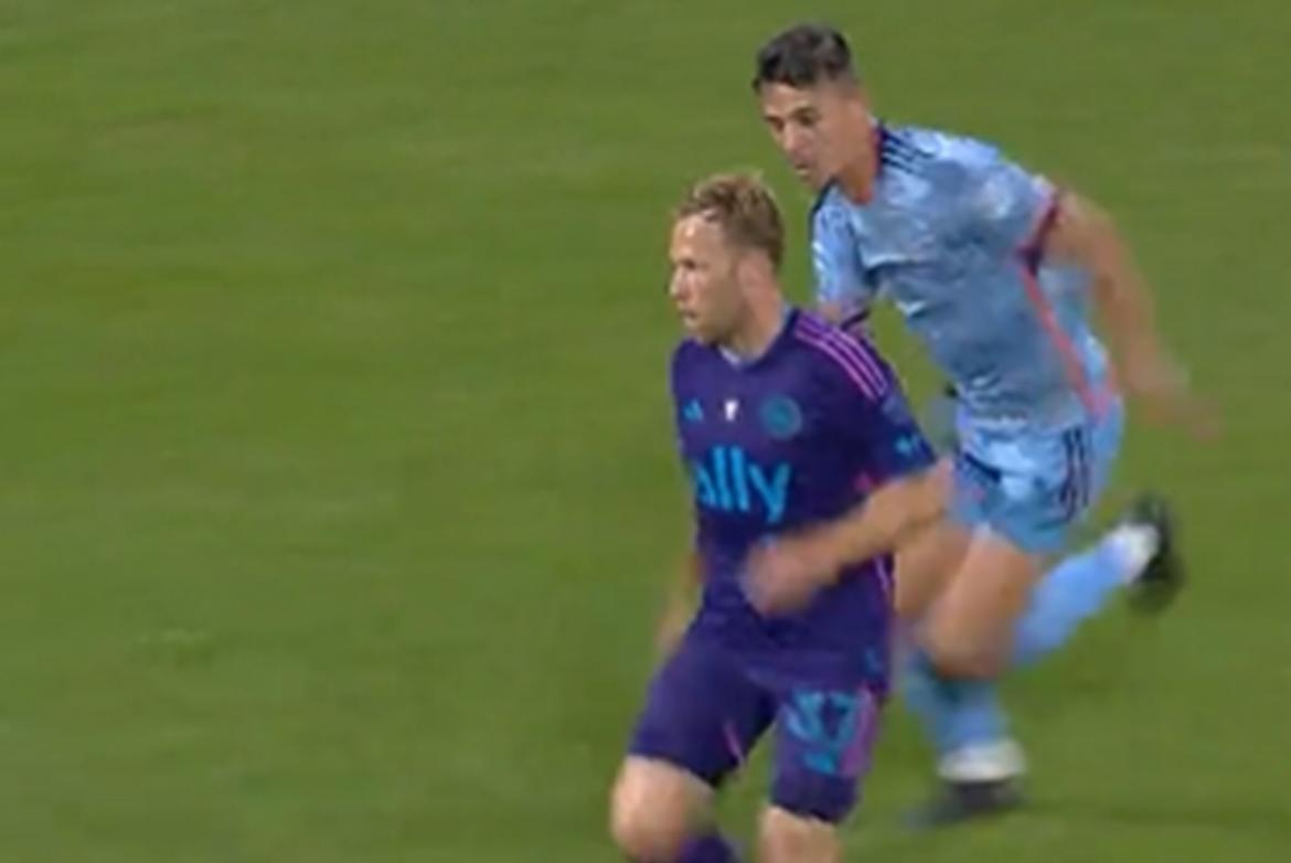 Scott Arfield's life since leaving Rangers begins - iNEWS