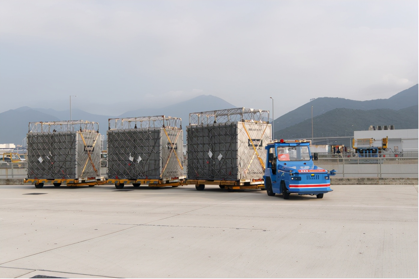 The world's first unmanned patrol vehicle landed at Hong Kong Airport ...