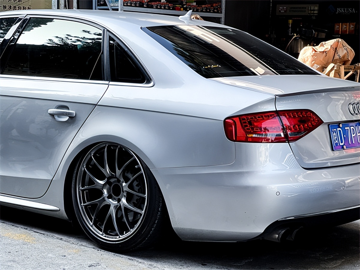 "Classic aesthetics" Audi A4 modified AIRBFT pneumatic shock absorber case - iNEWS