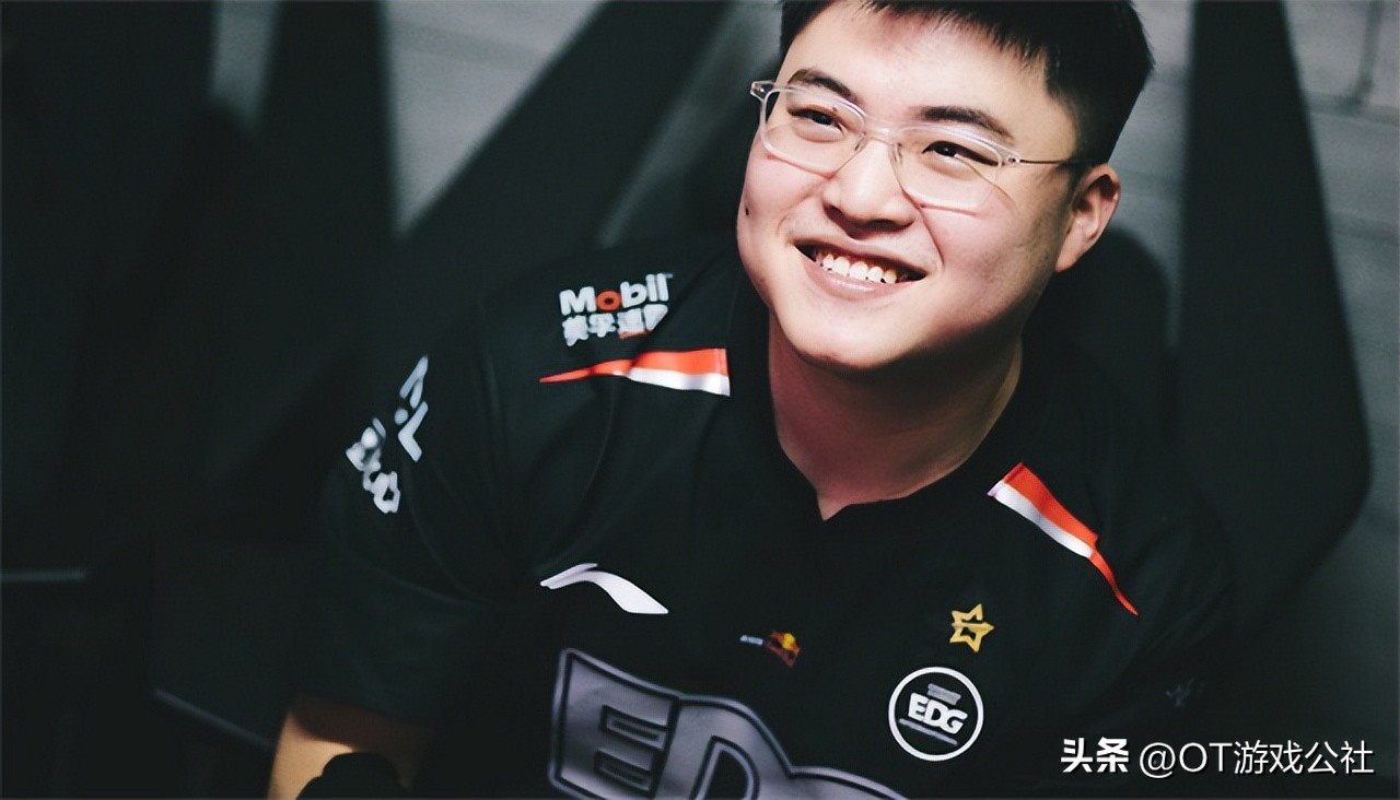 Xiao Ming talked about Uzi and s8 on the show, and he paid a lot for his partner. LPL gave EDG ...