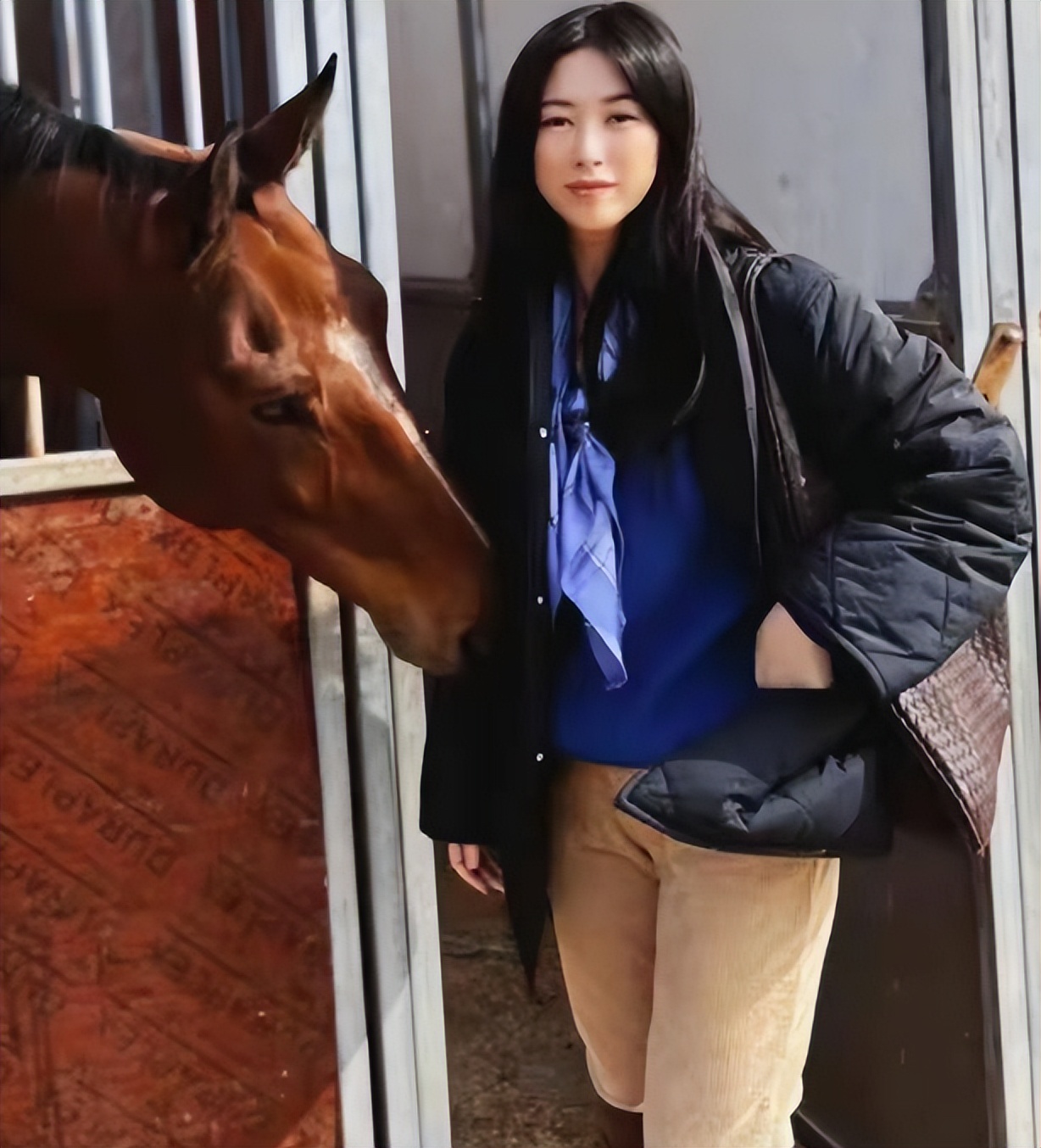 Zhu Zhu's family plays at the racecourse, parent-child time steals the ...