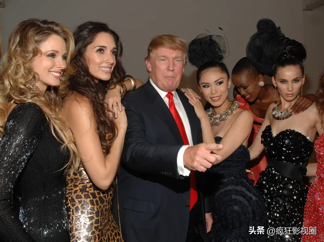 40-year-old Ivanka made a rare appearance and showed off her long legs ...