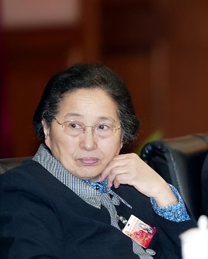 He Luli's family history, her father He Siyuan was righteously anti ...