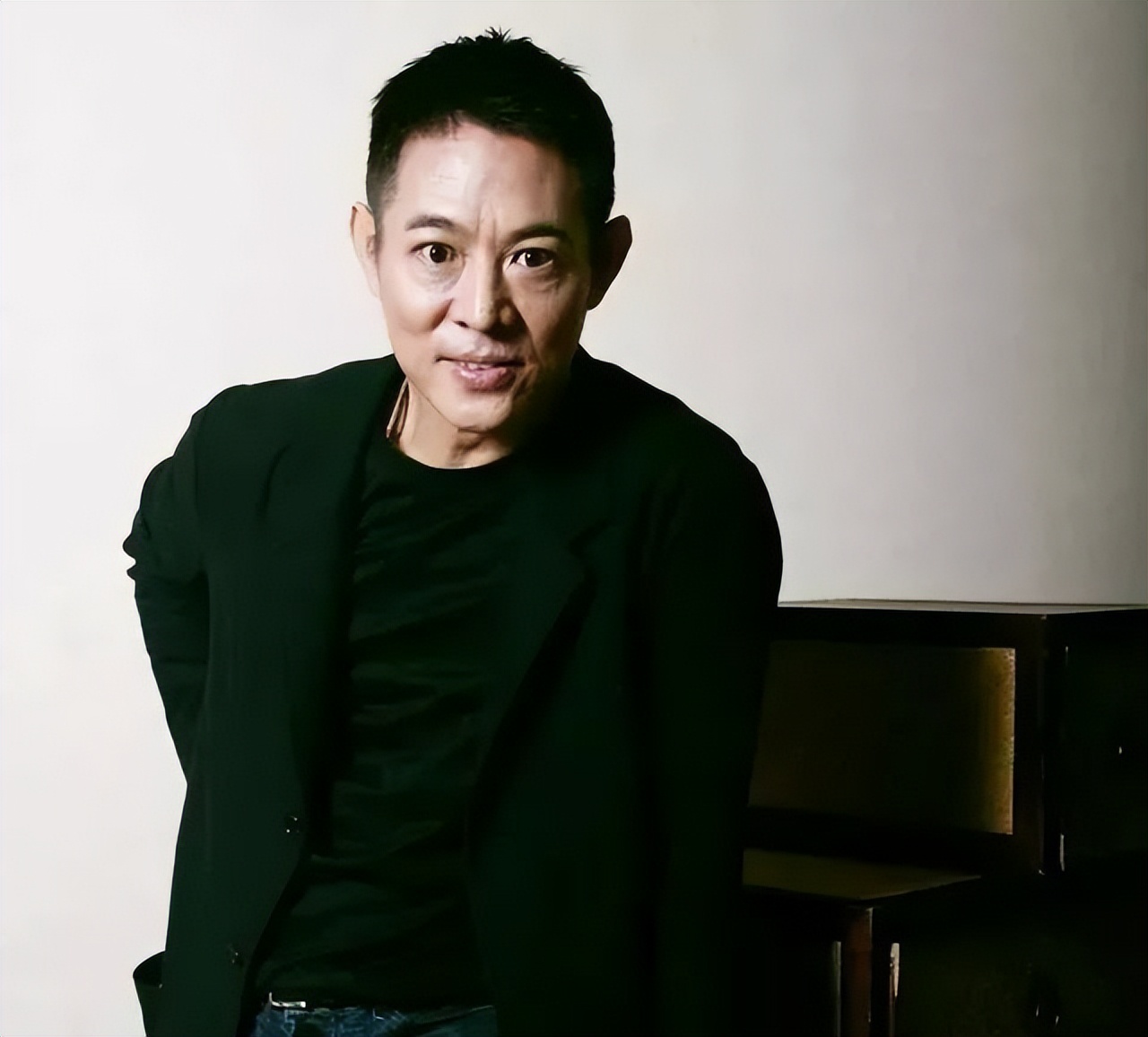 Judging from a conversation, Jet Li changed his nationality for the ...