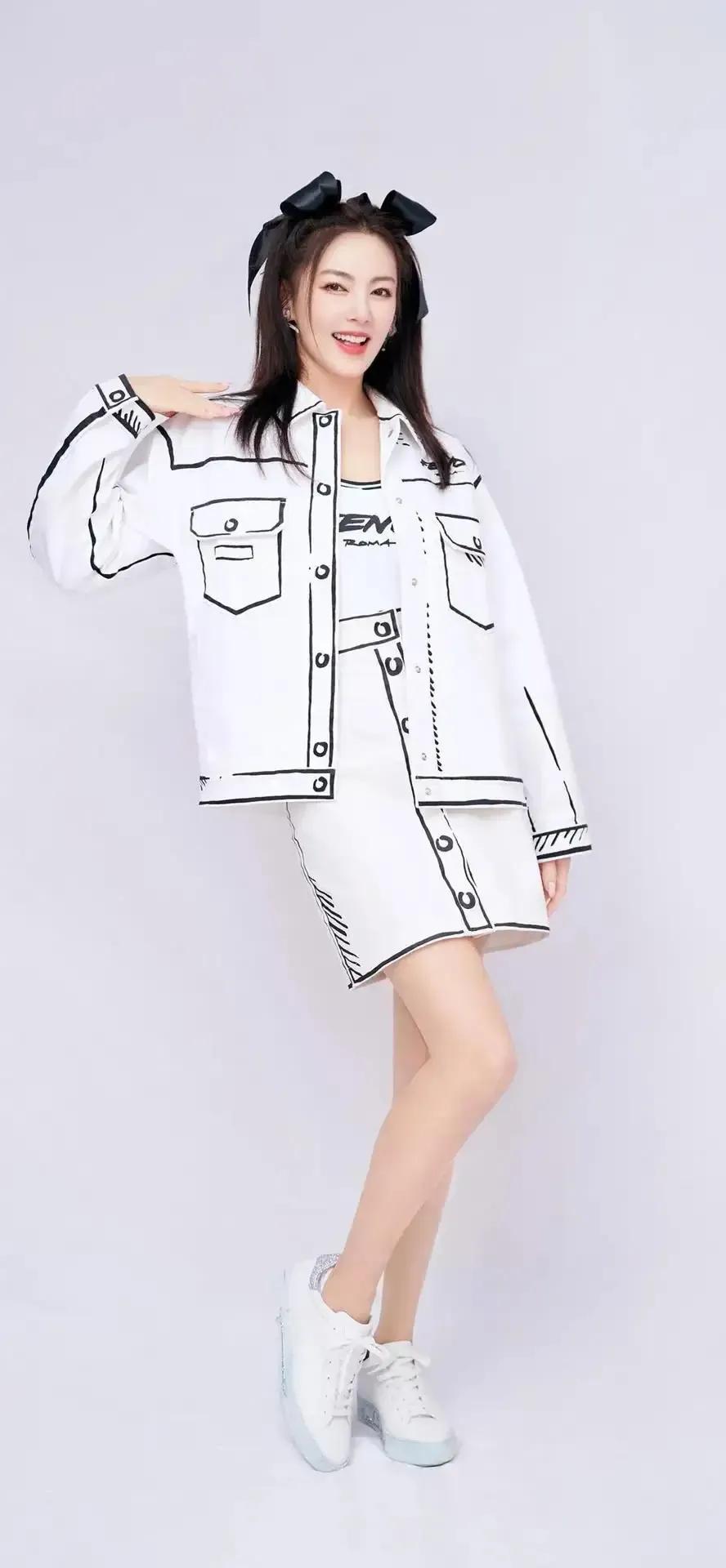 Beautiful Qin Lan and Zhang Yuqi - iMedia