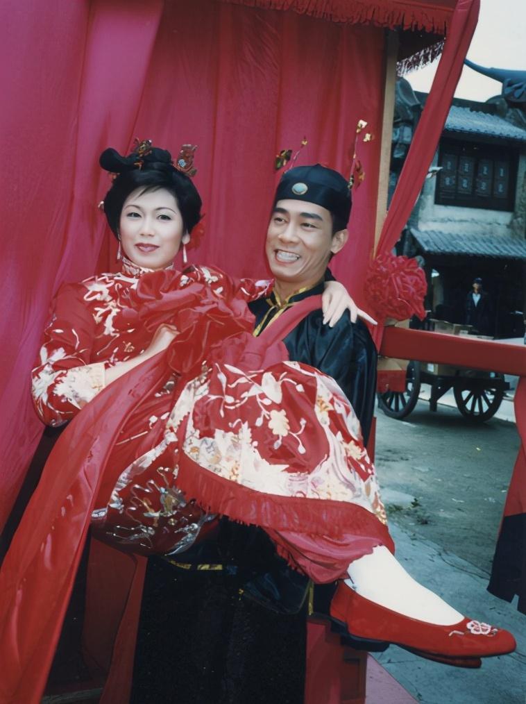 It turns out that Mrs. Hong in "The Deer and the Cauldron" is so sexy ...