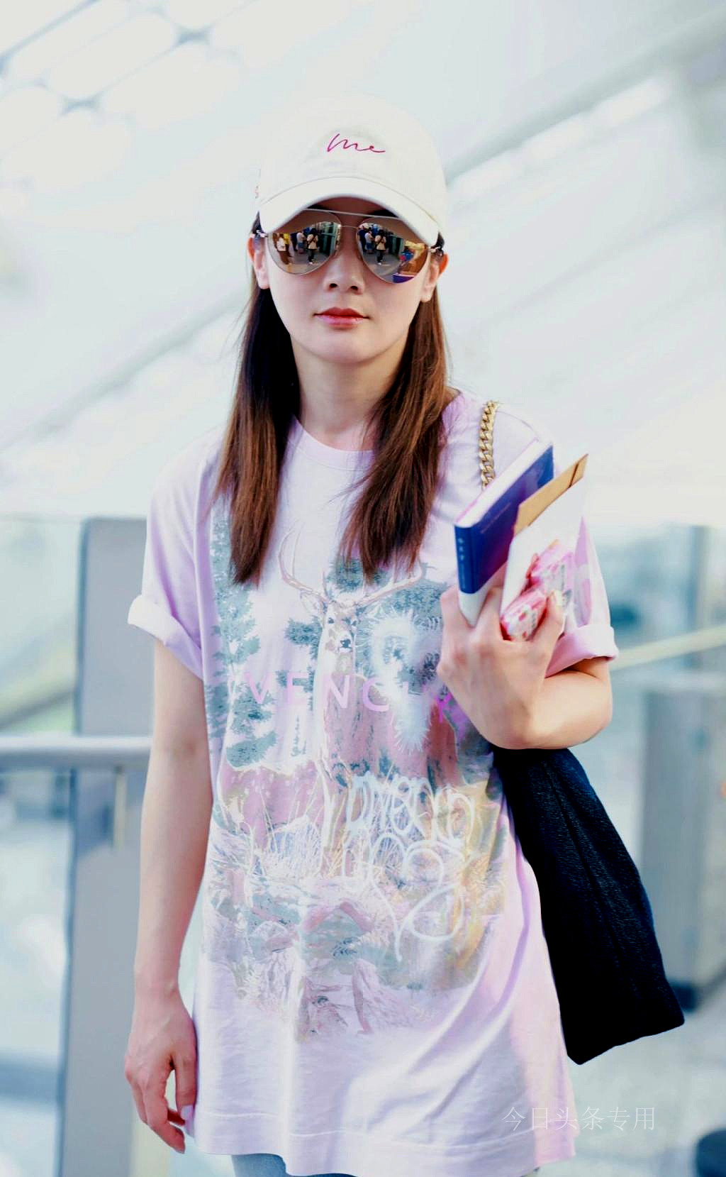 40-year-old Charlene Choi made her first public appearance after ...