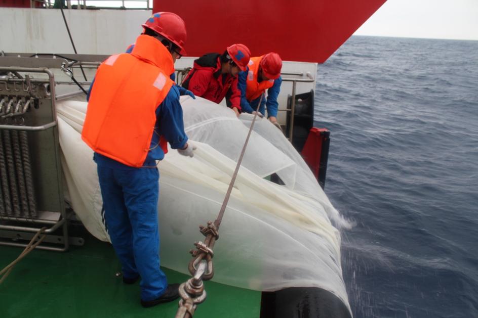 Multiple plankton stratified sampling network on scientific research ...