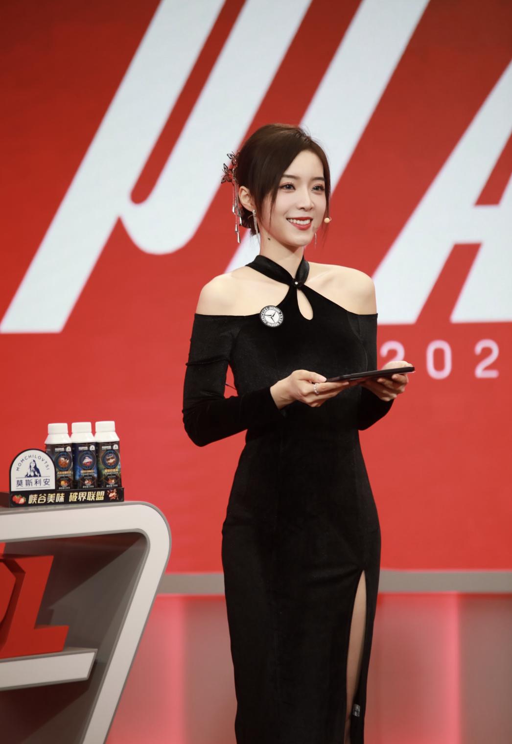 How did Yu Shuang step down from the altar step by step as the first sister of LPL host - iNEWS